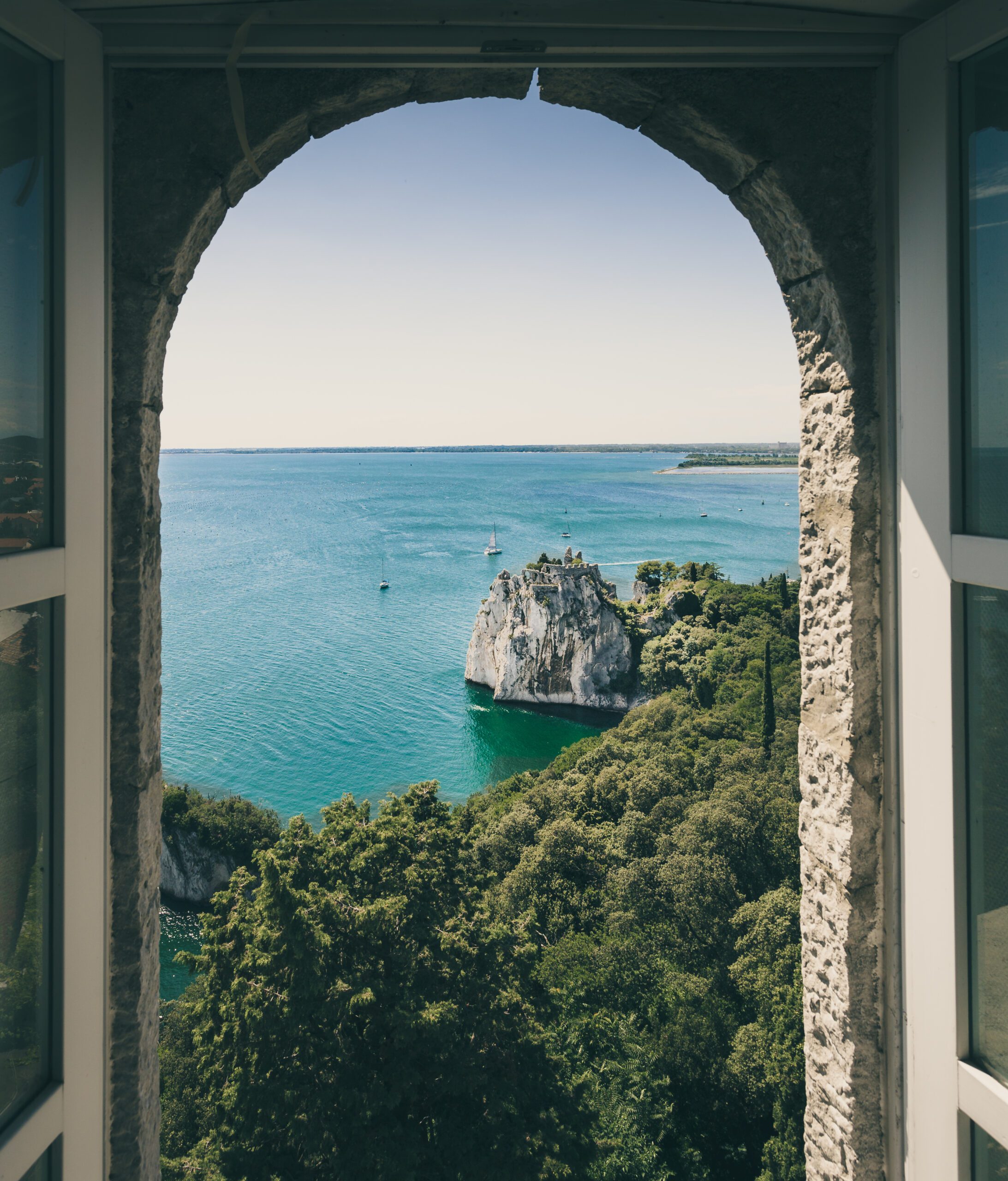 Beyond the Hotel: How Mediterranean Villas Became the Pinnacle of ...